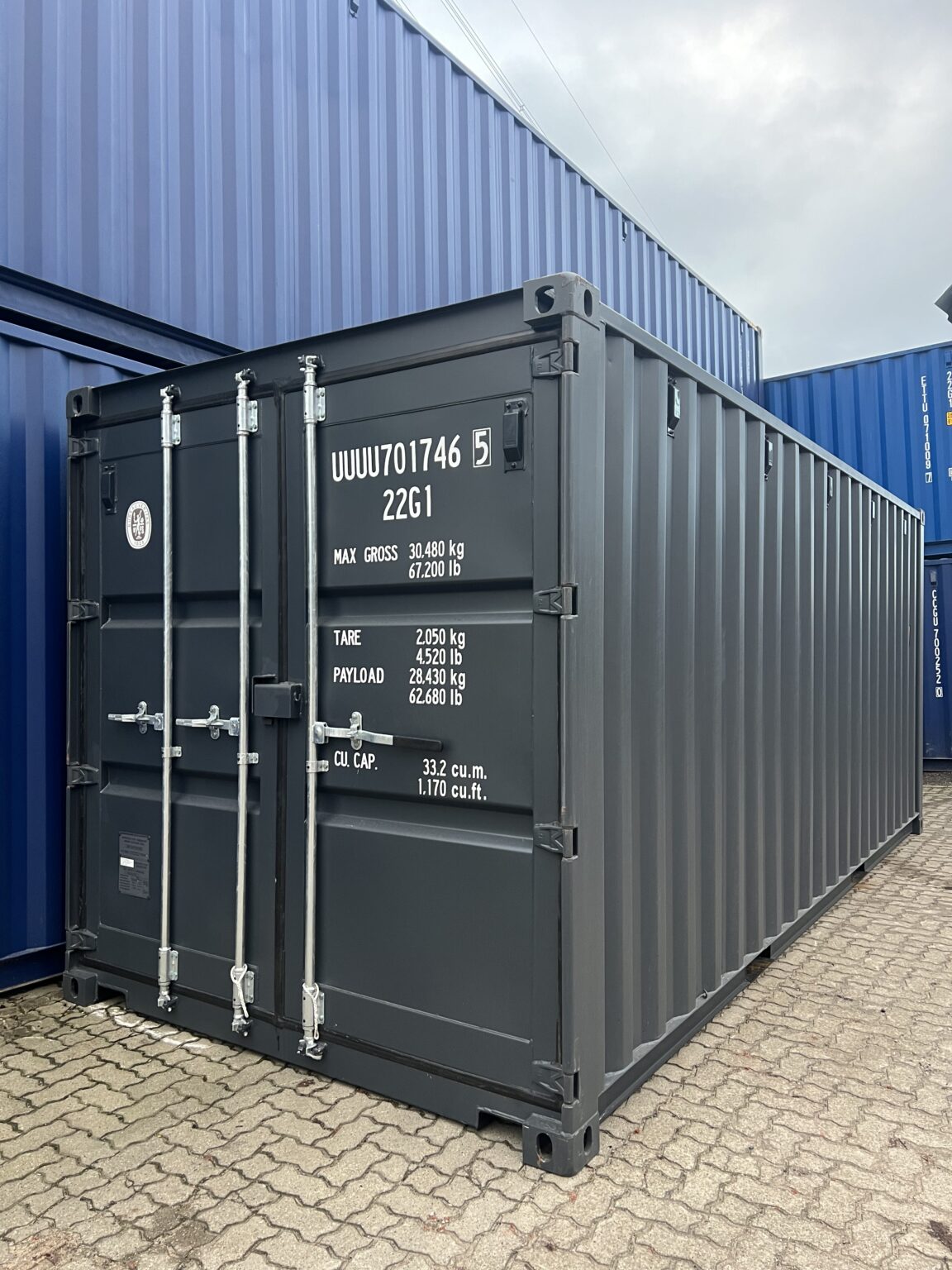 20 Fuß Container - inklusive einer Personentür - Containerbasis.de