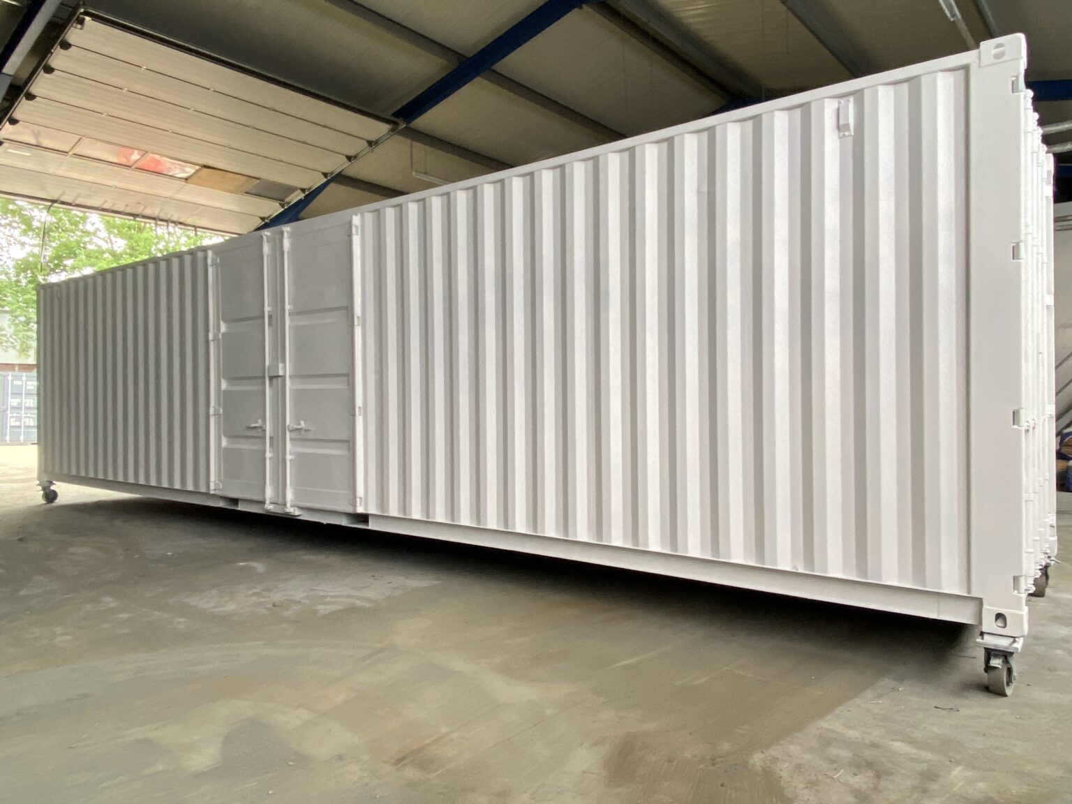 40 Fuß High Cube Container mit Seitentür, weiß - Containerbasis.de